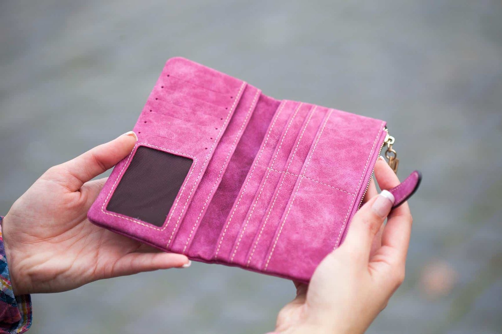 Can Purses Mold?